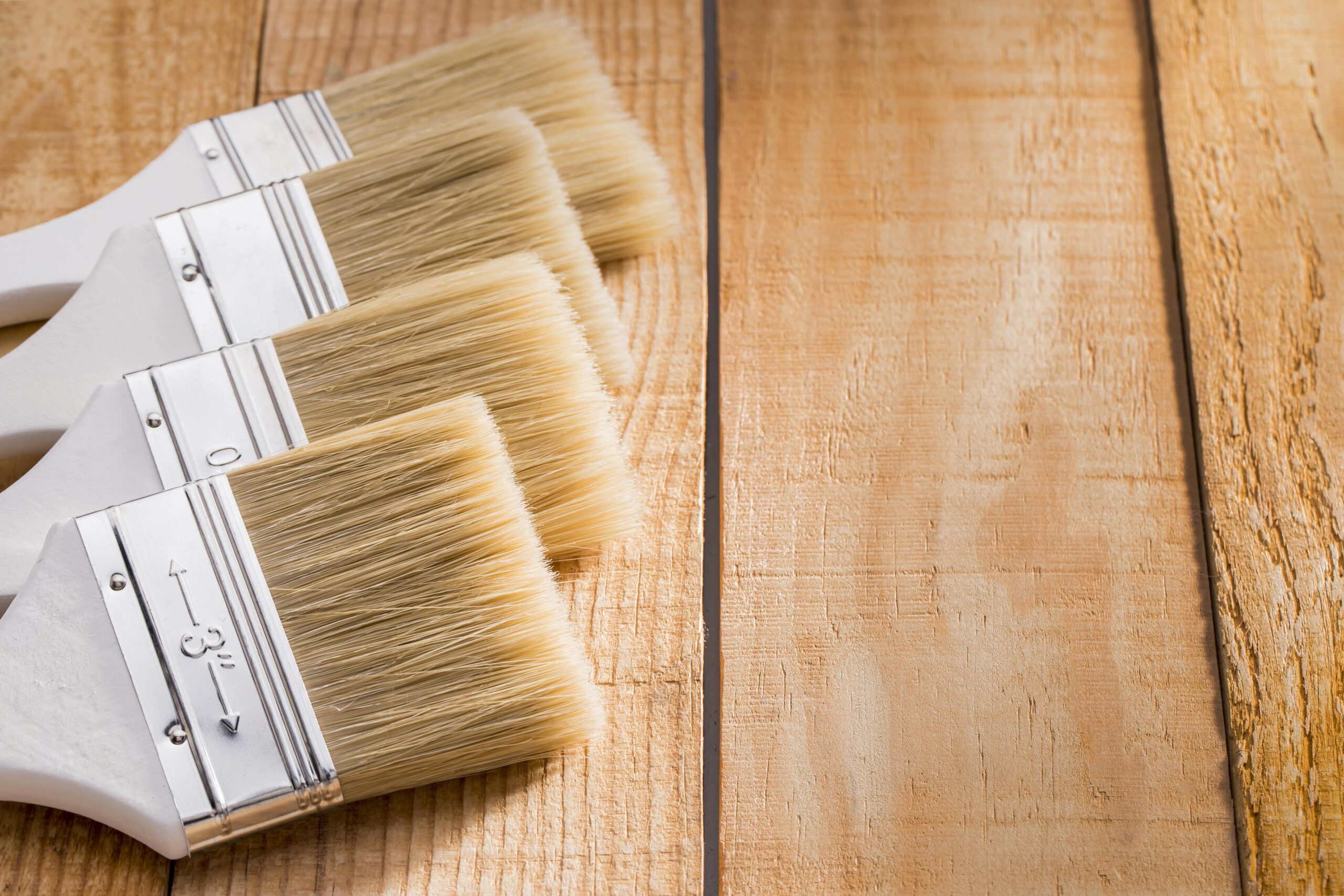 Los 7 pasos para barnizar madera nueva sin errores - Plykit.es | PLYKIT